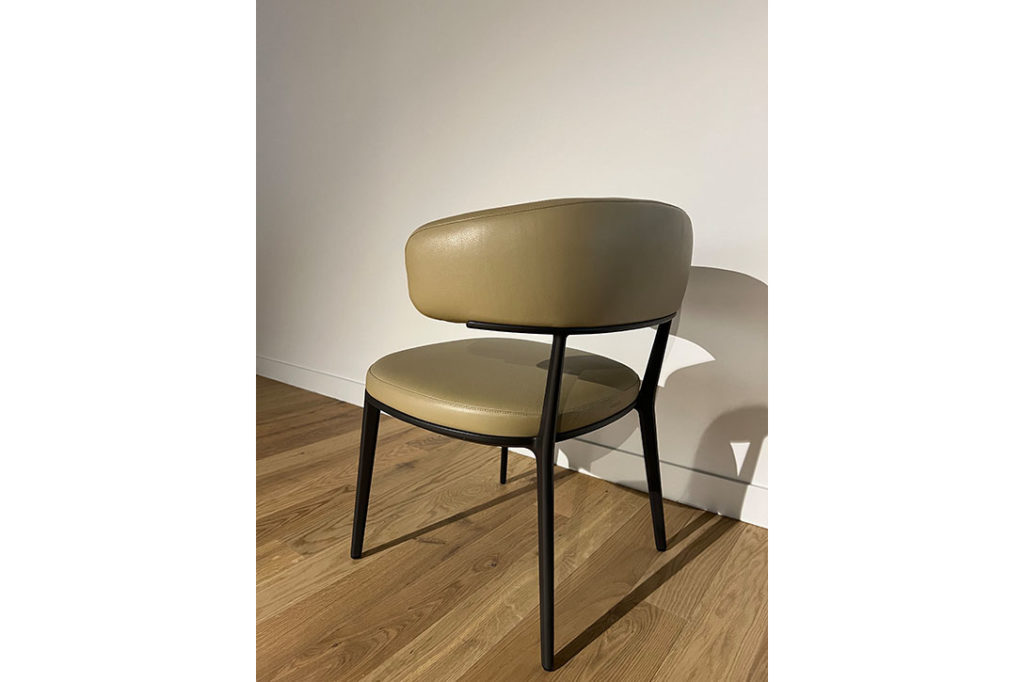 Caratos Low Lounge Chair - Maxalto | Studio Como