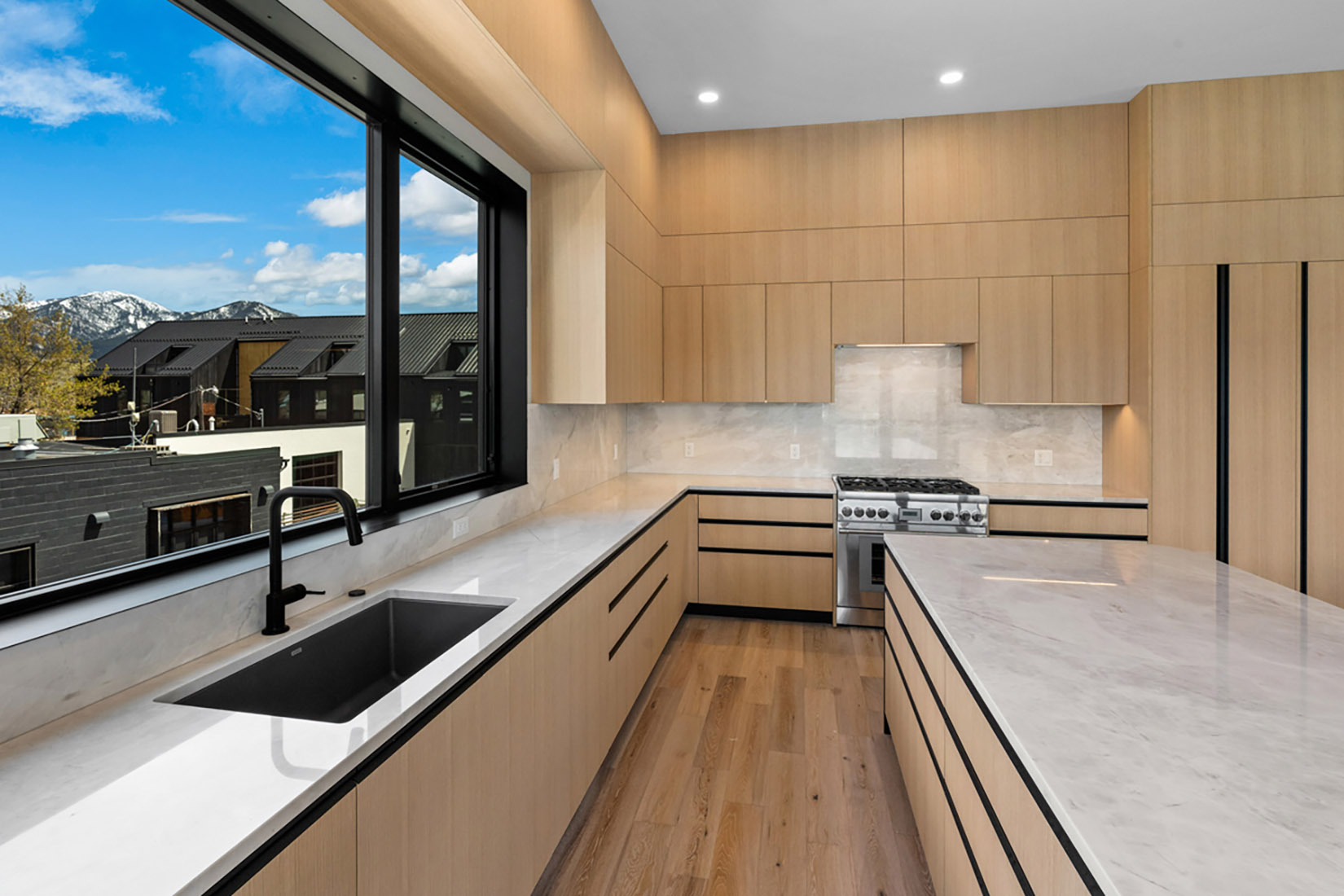 Poliform Kitchens: Bespoke Cabinetry in Bozeman's Wildlands | Studio Como